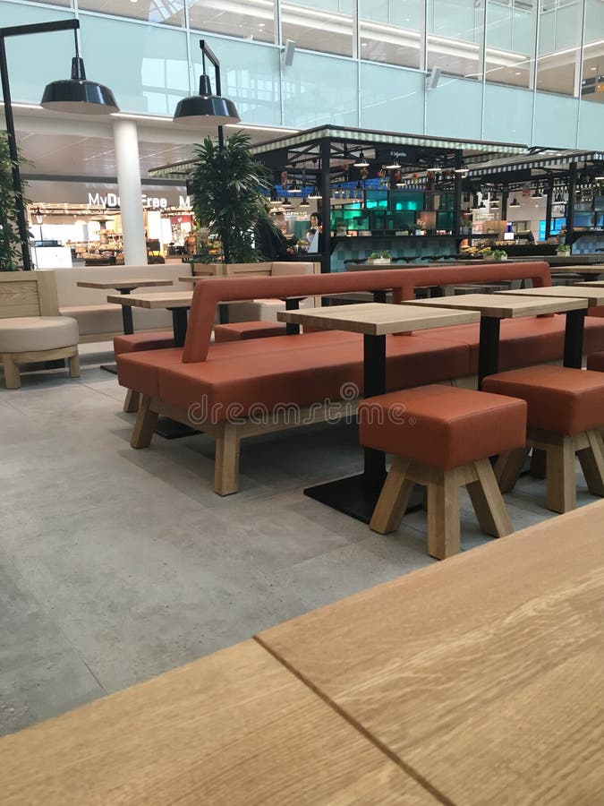Empty restaurant editorial image. Image of restaurant - 72672580