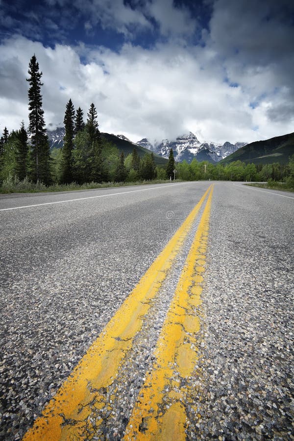Empty road in Canada stock image. Image of cars, freedom - 35267137