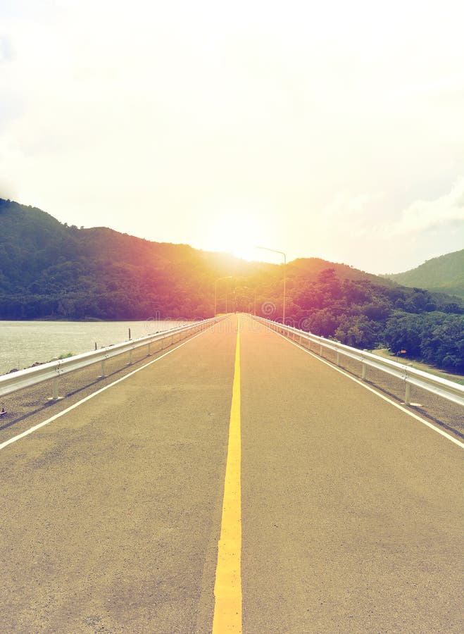 Asphalt Road with Yellow Lane Dividing Line in the Middle on Dam Stock ...