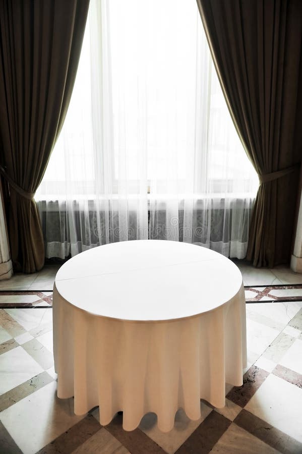 Empty round dinner table stock photo. Image of indoor - 46233562