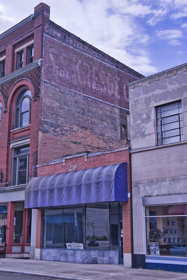 Empty Store Front in Downtown Middletown Oh Editorial Photo - Image of window, front: 377843916