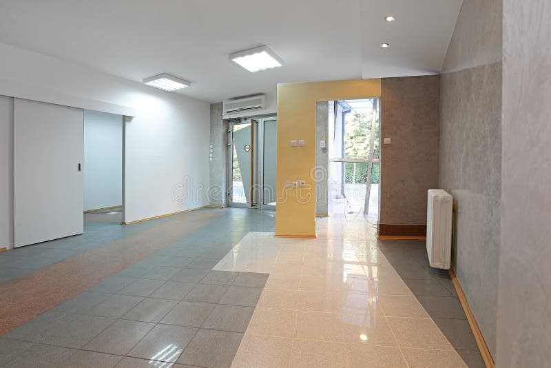 Vacant Big Box Store Abandoned Empty Mall Entrance Stock Photo - Image ...