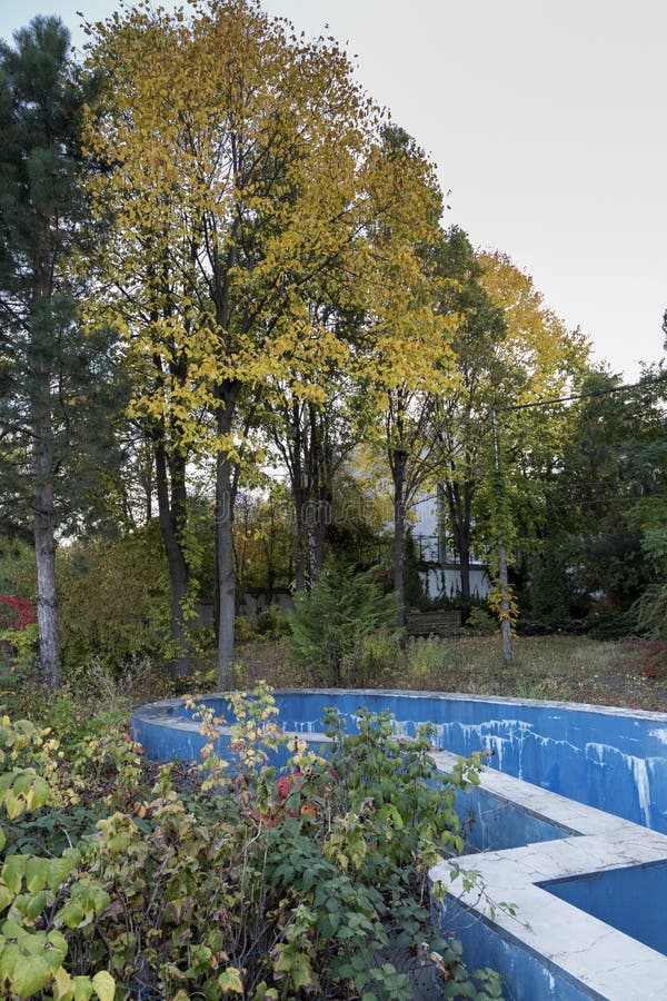 631 Broken Swimming Pool Stock Photos - Free & Royalty-Free Stock ...