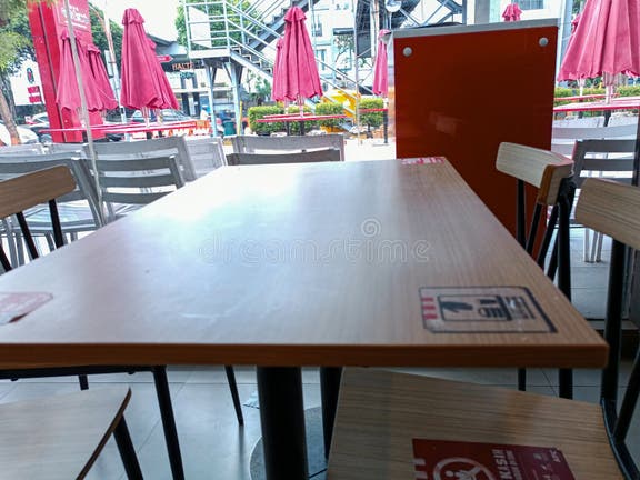 An Empty Table at KFC editorial photography. Image of empty - 274879707