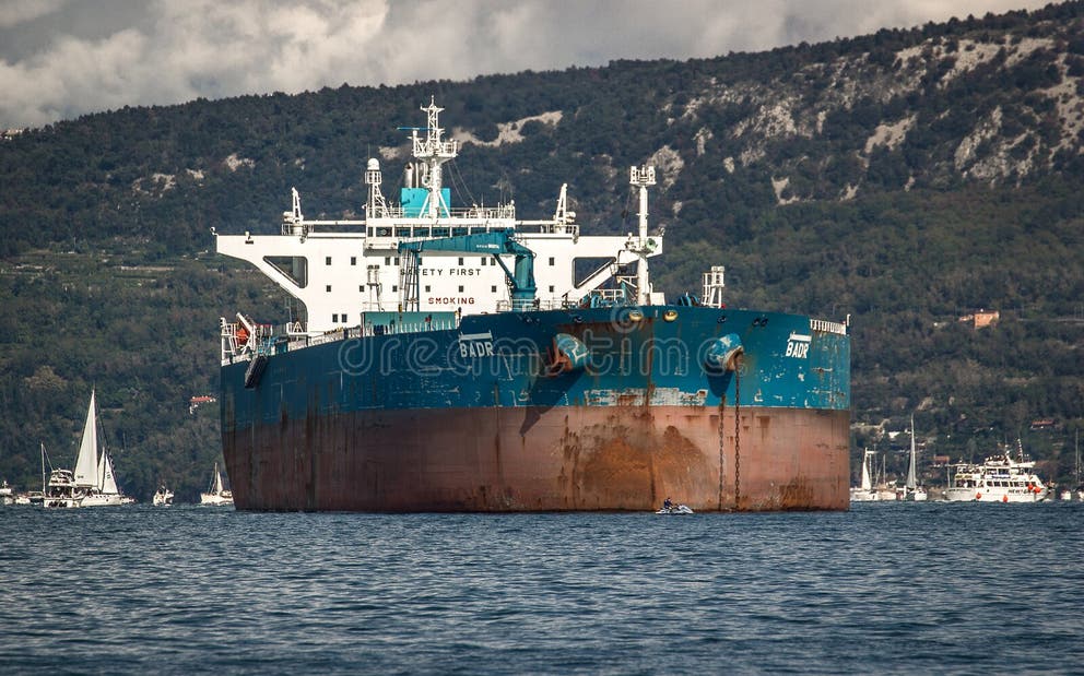 Empty tanker at sea editorial stock image. Image of italy - 27419054