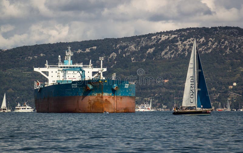 Empty tanker at sea editorial stock image. Image of blank - 27419059