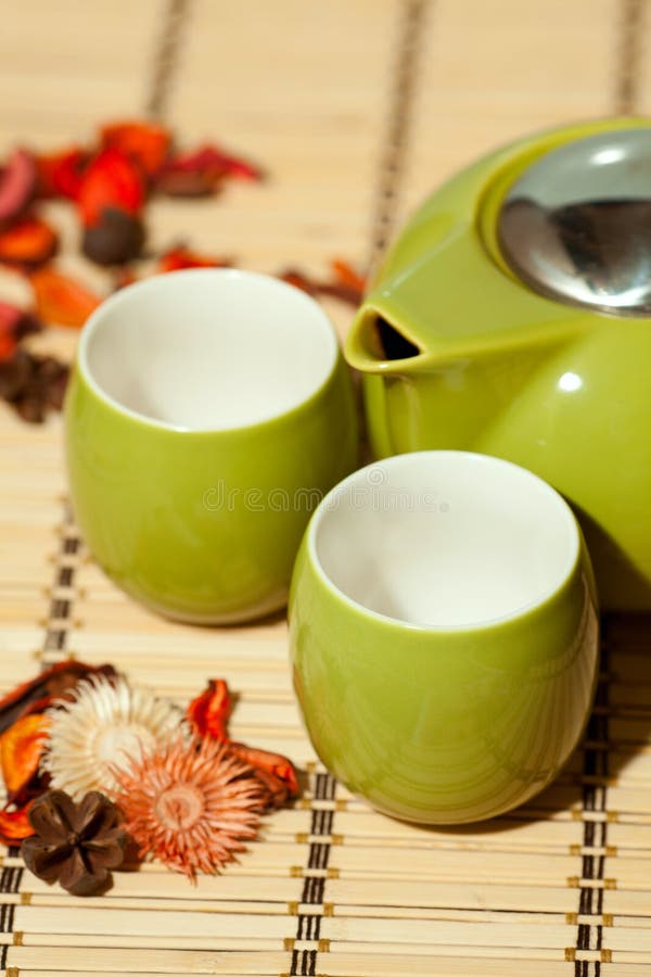Empty tea cups with teapot stock image. Image of horizontal - 39352535