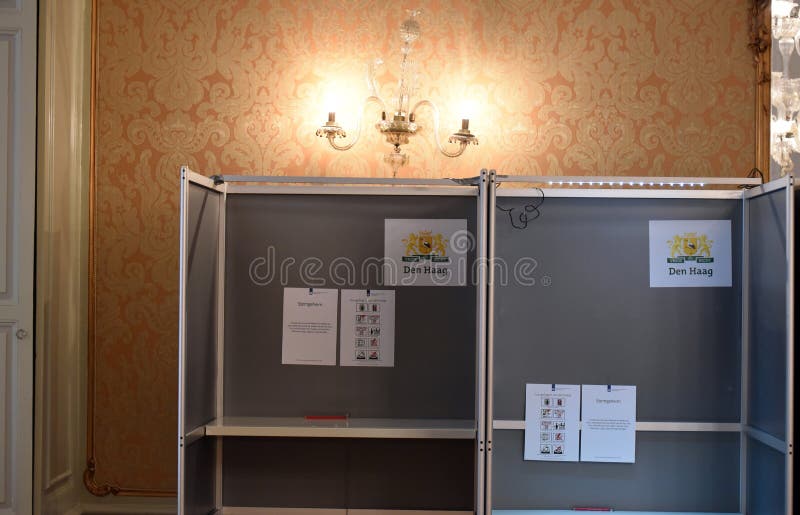 Empty voting booths editorial photo. Image of stemmen - 112694606