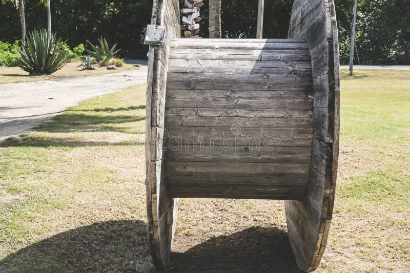 Large Wooden Cable Spool Drum Roller Stock Photos - Free & Royalty-Free ...