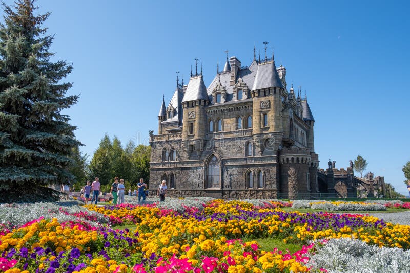 En En Agosto De 2019 Hryashevka. Rusia. Castillo De Garibaldi. Vista ...