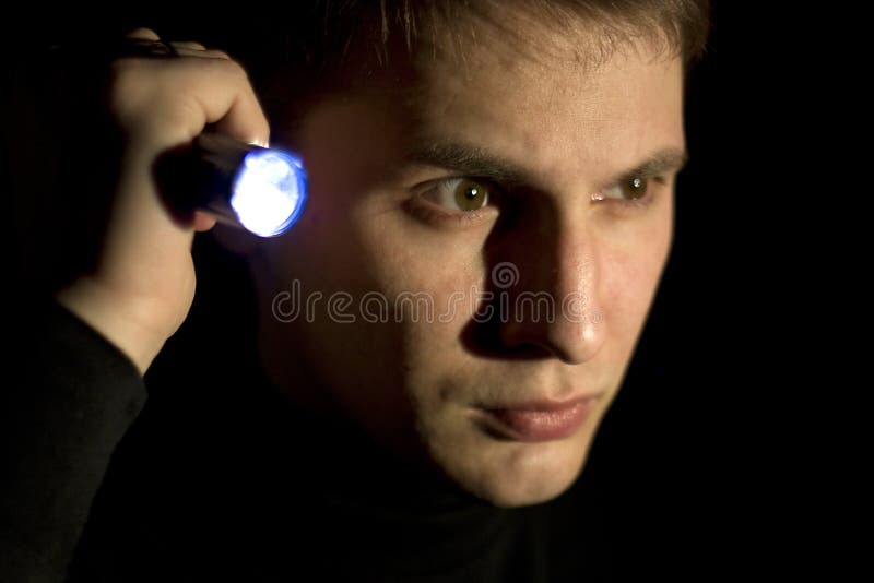 En la obscuridad foto de archivo. Imagen de mirando, hurto - 7820172