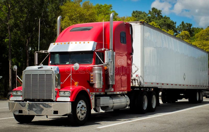 En Laddad Amerikansk Lastbil Redaktionell Bild - Bild av fraktar, tungt ...