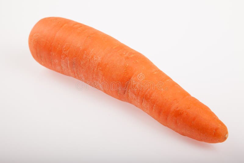 En morot på vit bakgrund arkivfoto. Bild av organiskt - 52108298