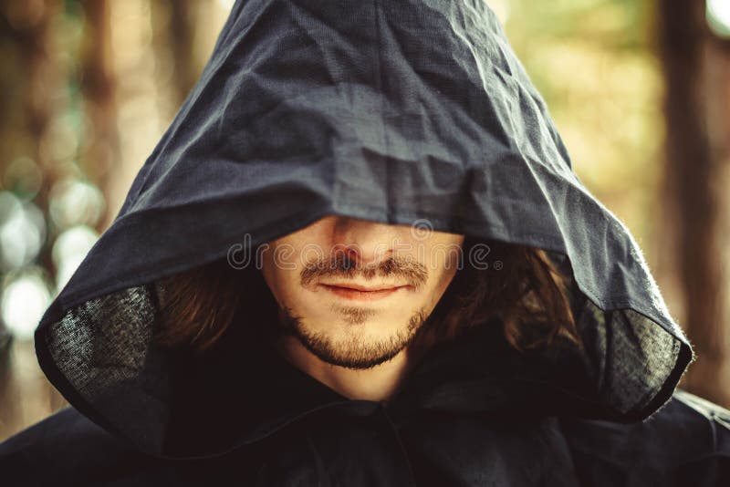 En munk i huven arkivfoto. Bild av mardröm, tecken, gammalt - 107753212