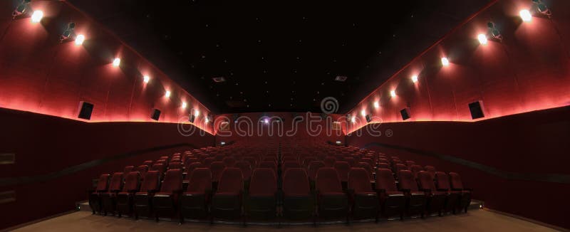 Pasillo Del Cine Con Los Asientos Rojos Imagen de archivo - Imagen de ...