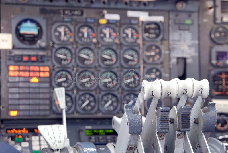 En una cabina plana. foto de archivo. Imagen de negocios - 7070036