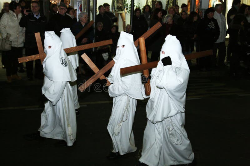 Encapuchado blanco imagen editorial. Imagen de gente - 31572345