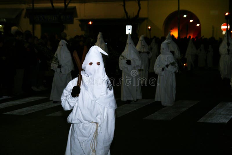 Encapuchado blanco foto editorial. Imagen de europa, celebraciones ...