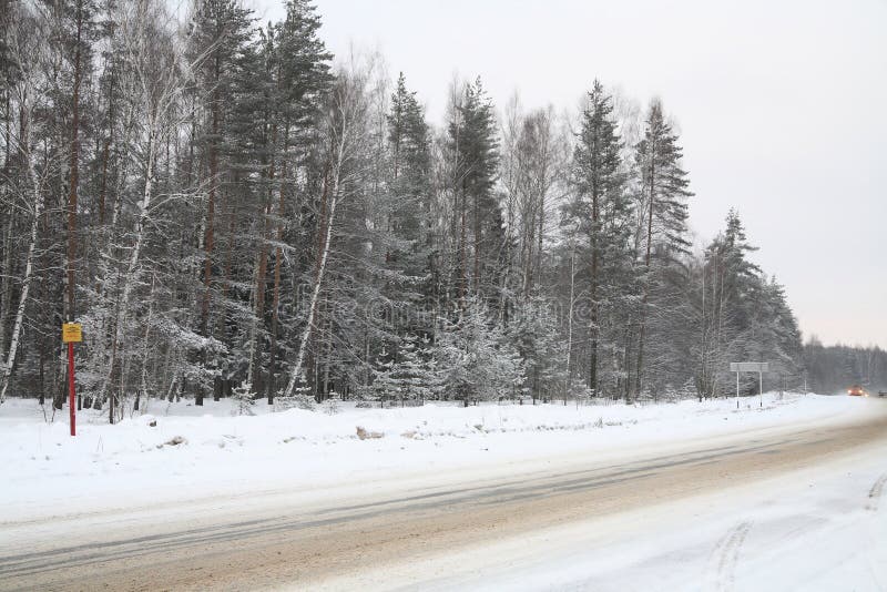 Encintado de la carretera foto de archivo. Imagen de nevadas - 4372448