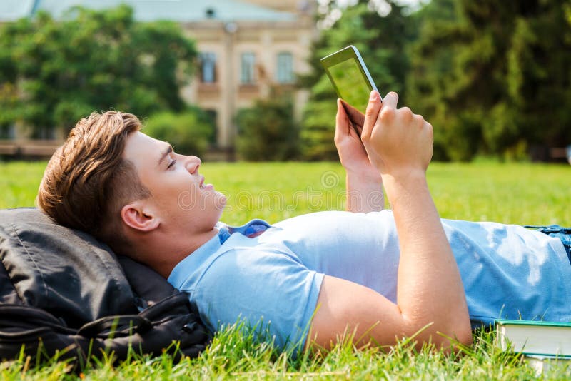 Encontrando Um Lugar Calmo Para Relaxar Imagem de Stock - Imagem de ...