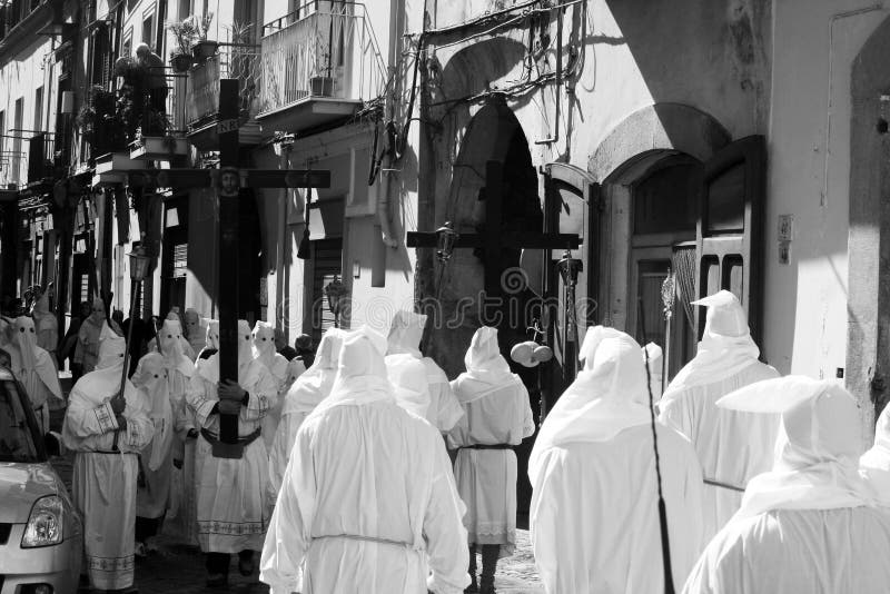 Encapuchado blanco imagen editorial. Imagen de gente - 31572345