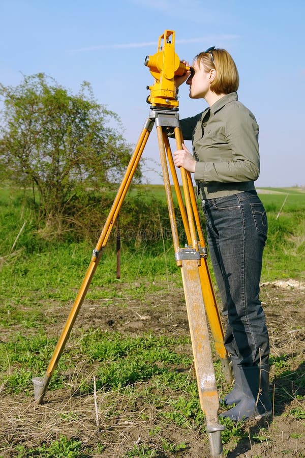 Nivelación Del Equipo Geodésico Imagen de archivo - Imagen de ...