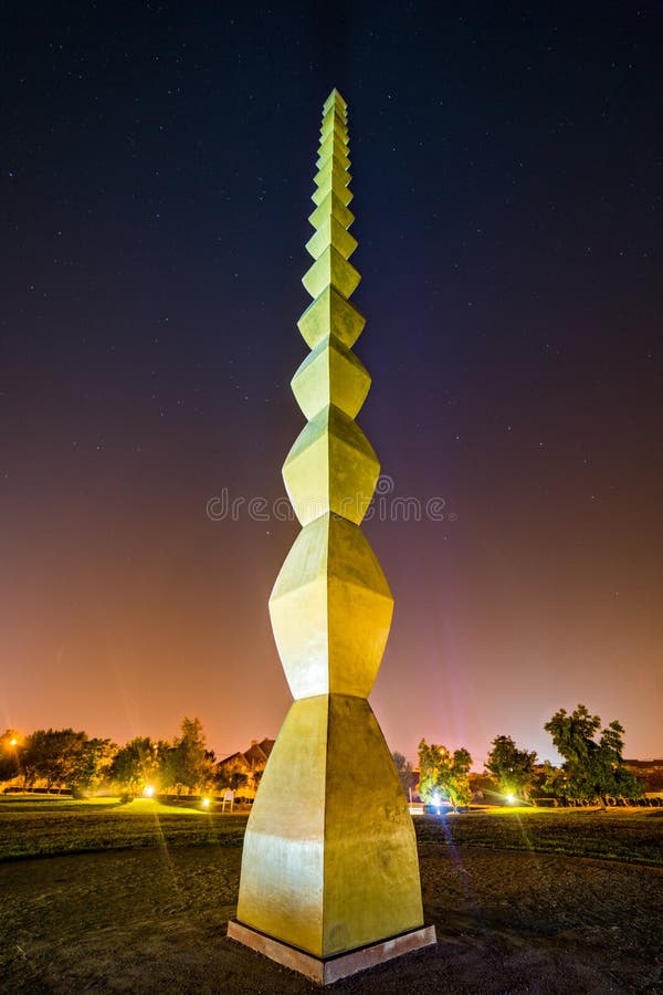 The Endless Column - Coloana Infinitului Stock Image - Image of statue ...