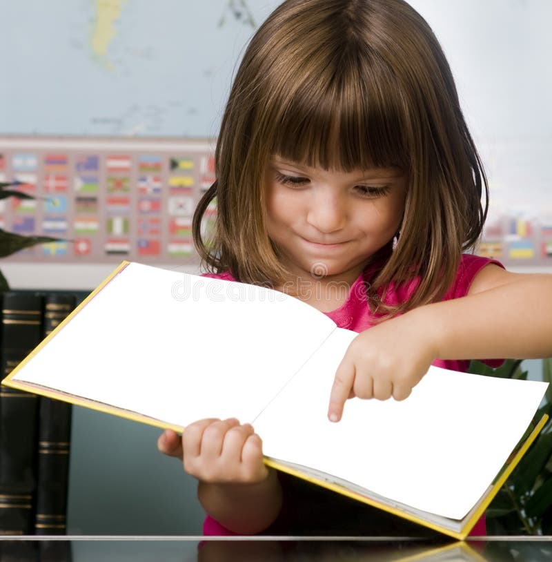 Enfant apprenant en classe photo stock. Image of littérature - 6232594