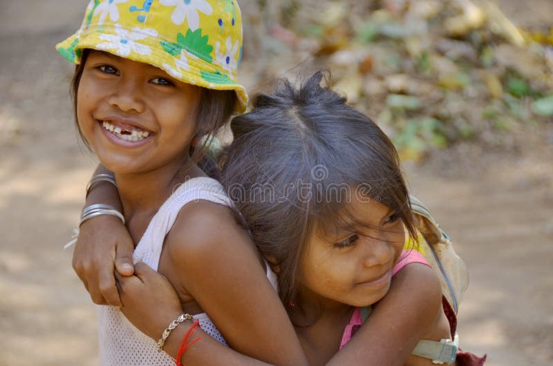 Enfant de rue photographie éditorial. Image du soyez - 47339722