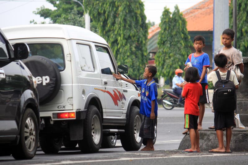 Enfant des rues image éditorial. Image du ouvert, enfants - 40002950