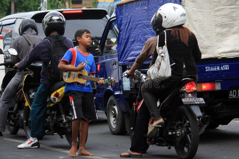 Enfant des rues image éditorial. Image du ouvert, enfants - 40002950