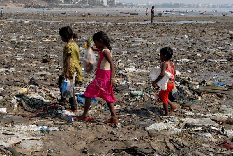 Enfant Des Rues Dans Mumbai Image stock éditorial - Image du ouvert ...