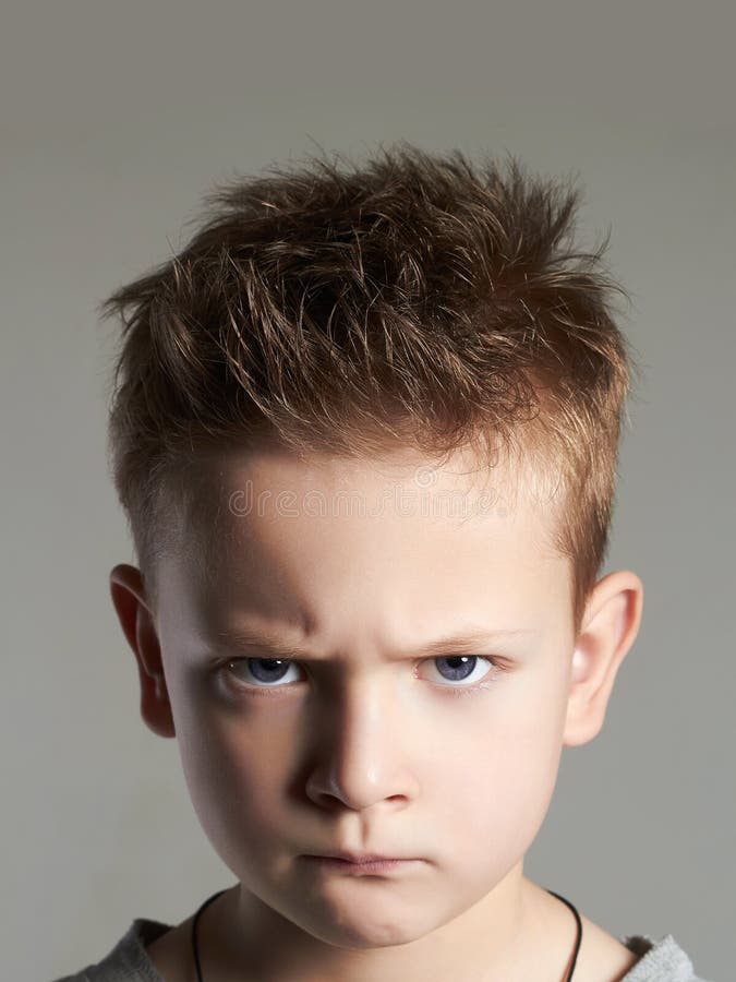 Visage Drôle D'enfant Petit Garçon Beau Image stock - Image of enfant ...