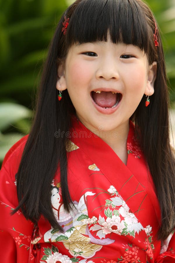 Enfant chinois heureux image stock. Image du gosse, innocence - 7002021