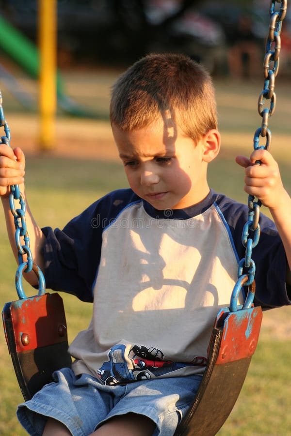 Enfant seul photo stock. Image du simple, frown, enfant - 276476