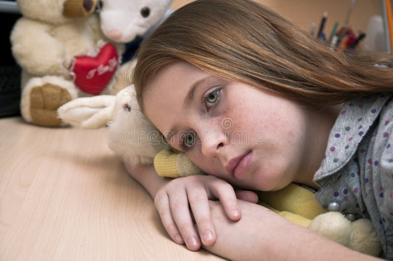 Enfant seul triste photo stock. Image du dépression, ennui - 18138696