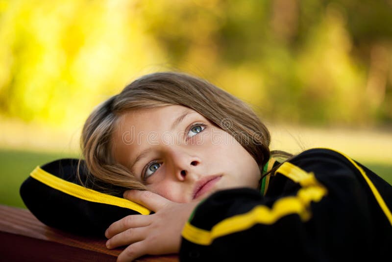 Enfant seul triste image stock. Image du people, enfants - 48380057
