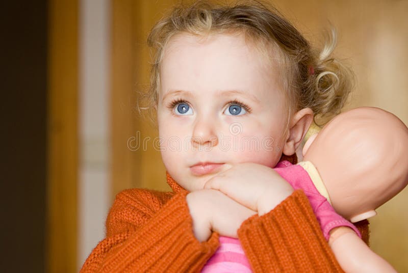 Enfant timide photo stock. Image du poupée, fille, malheureux - 1825508
