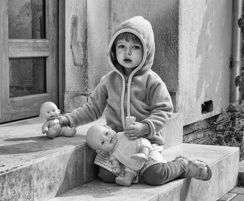 Enfant triste image stock. Image du triste, négligé, froid - 21825621