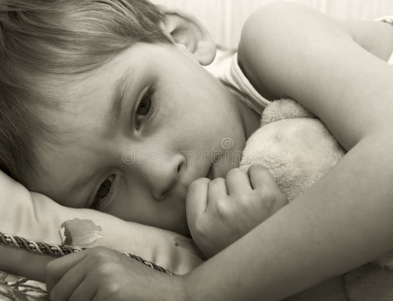 Un Portrait D'un Enfant Triste Image stock - Image du franc, visage ...