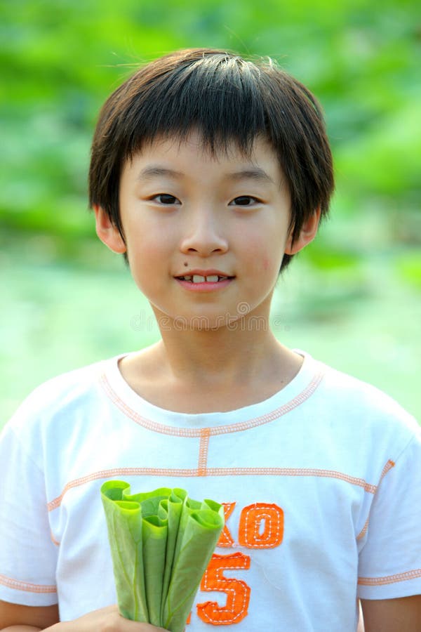 Visage chinois d'enfant photo stock. Image du enfant, noir - 9395744