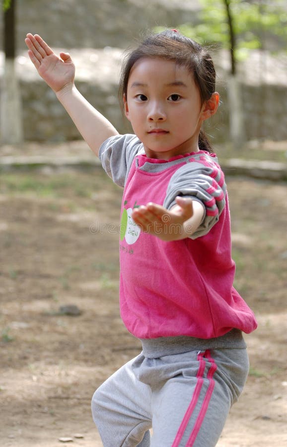 Enfants chinois image stock. Image du école, sourire, chinois - 5296231