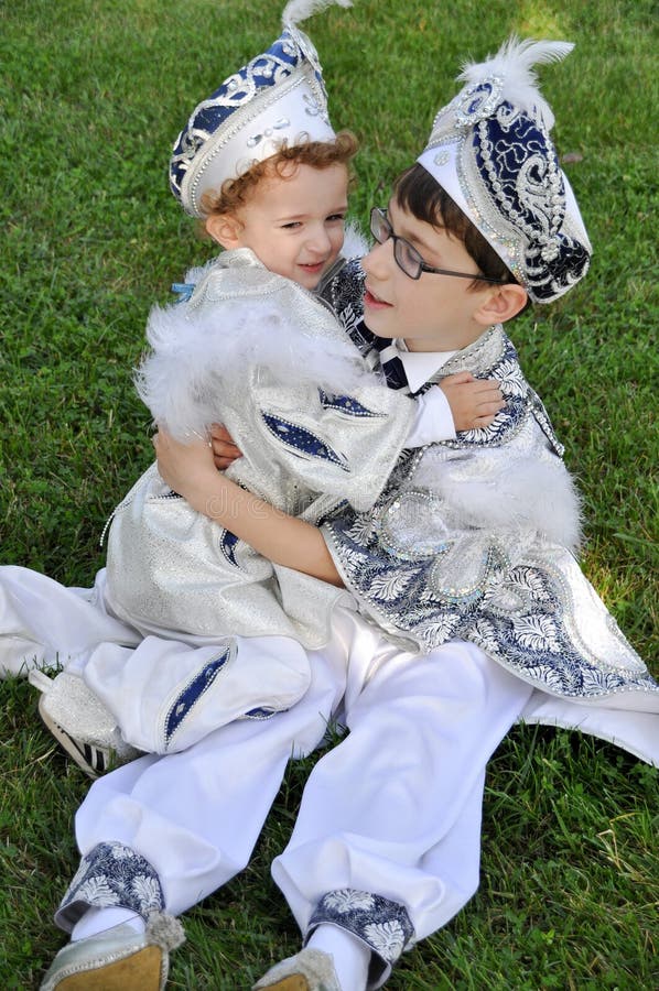 Circoncision Des Enfants - Enfants Circoncis Image stock - Image du ...