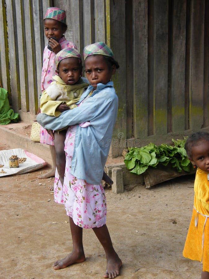 Enfants Malgaches Sur La Plage Photo éditorial - Image du fille ...