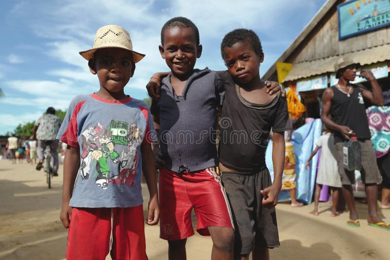 Enfants Malgaches Dans Morondava, Madagascar Image éditorial - Image du ...