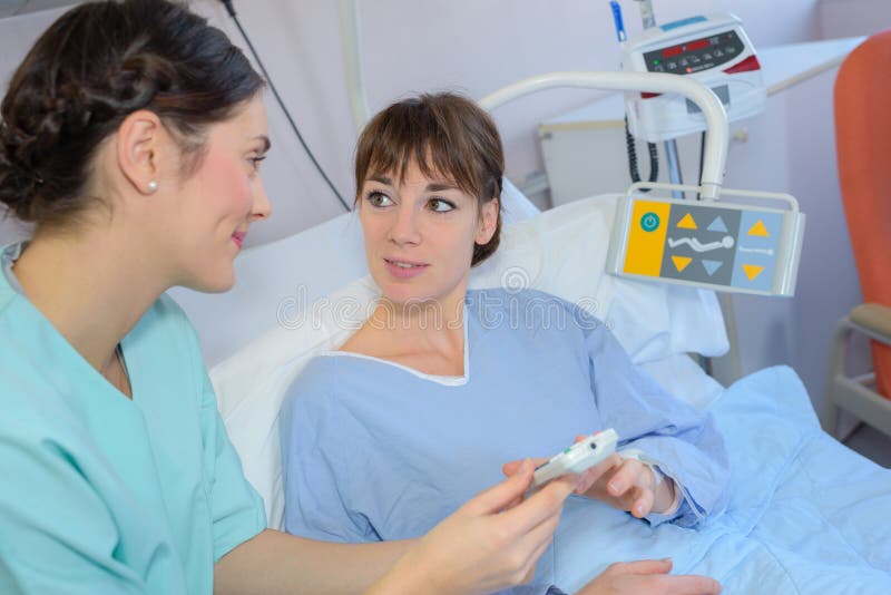 Enfermera Con Paciente Femenino Foto de archivo - Imagen de cuidado ...