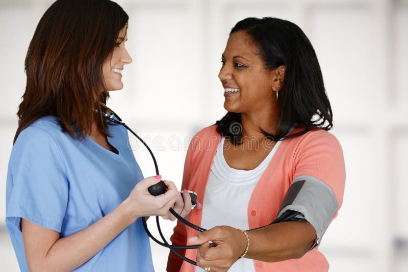 Enfermera y paciente imagen de archivo. Imagen de sonriente - 31809583