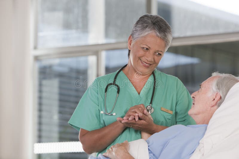 Enfermera Y Paciente Femeninos Imagen de archivo - Imagen de hospital ...
