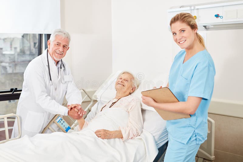 Enfermo En Cama Como Paciente Satisfecho Foto de archivo - Imagen de ...