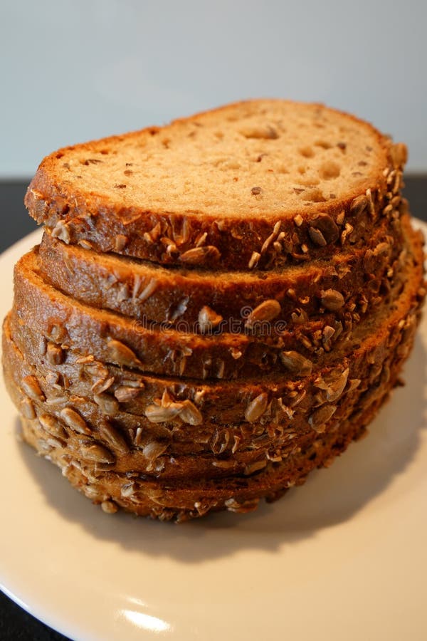Enfoque Poco Profundo De Un Pan De Grano Delicioso Y Sabroso Foto de ...